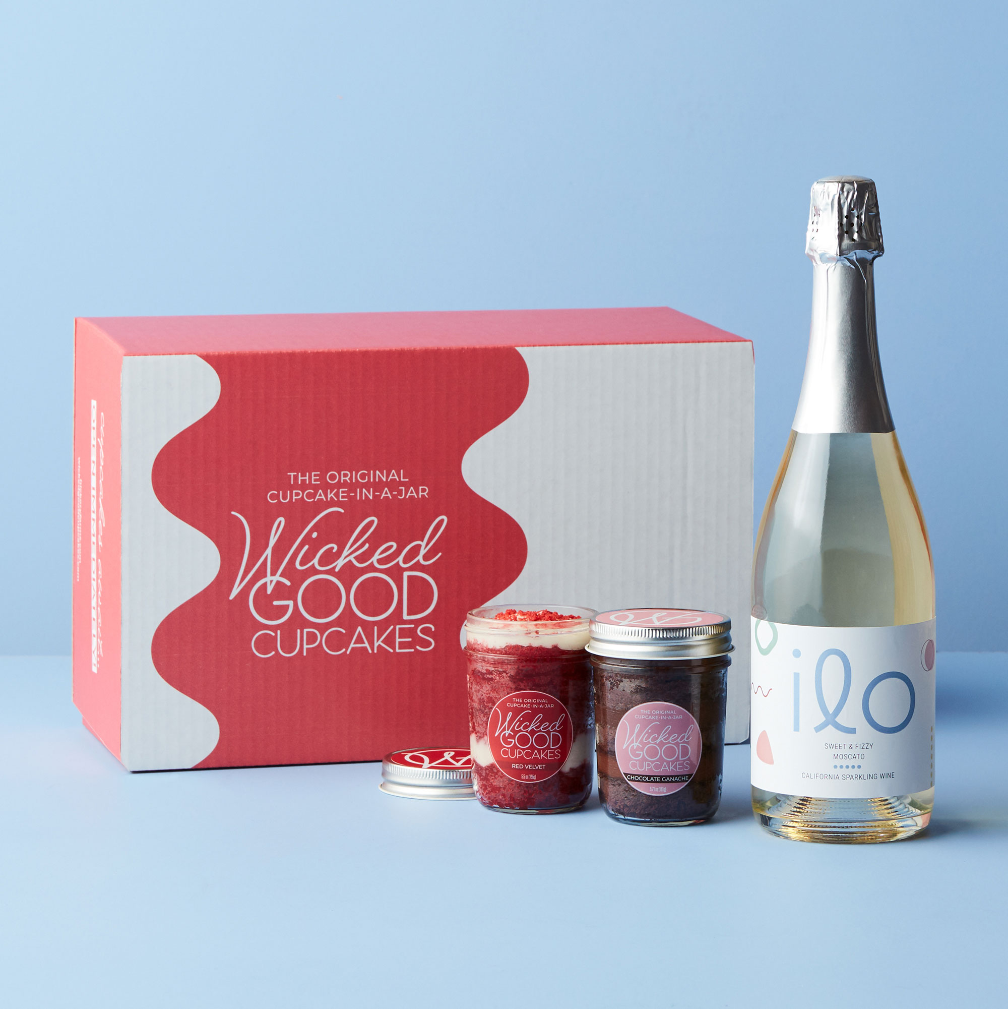 Cupcake 2-Pack & Moscato Gift Set | Hickory Farms